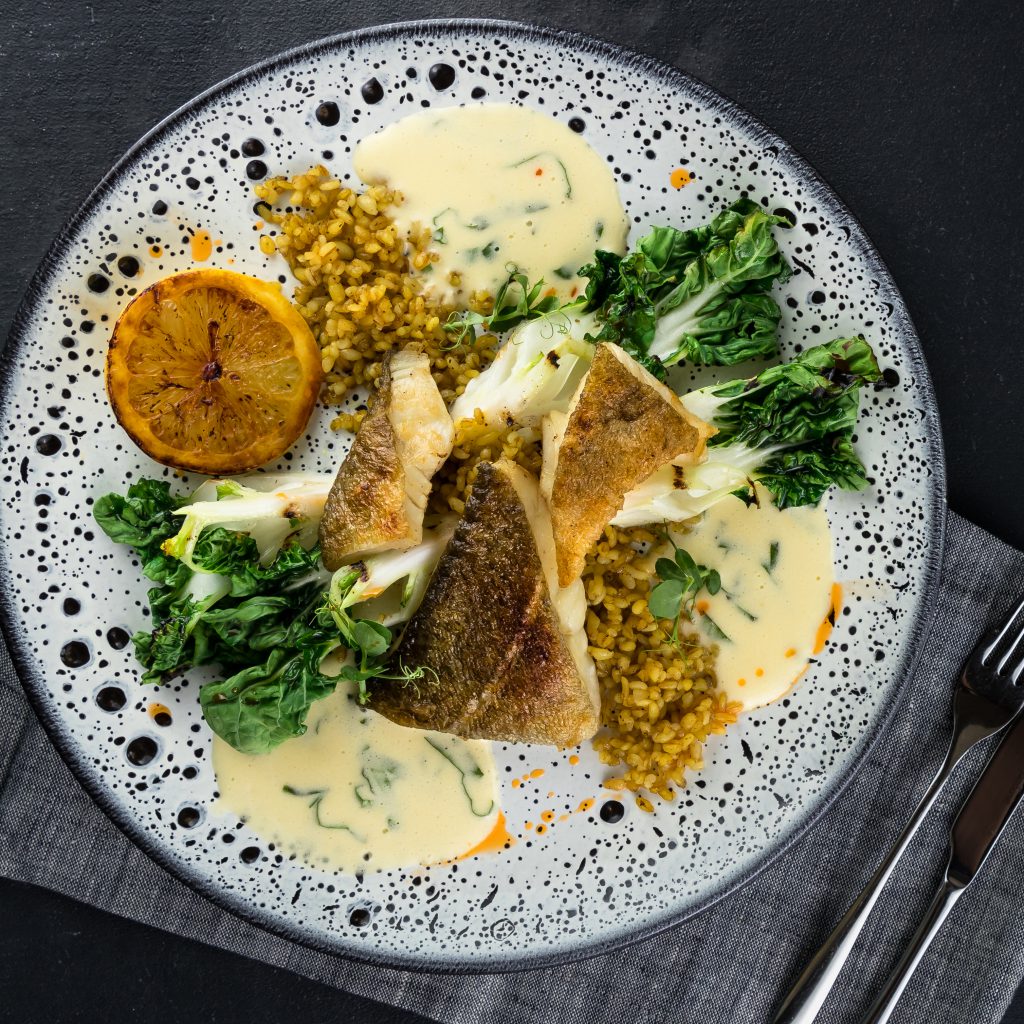Zeewolf met couscous en paksoi - Freshly Fish BBQ recept