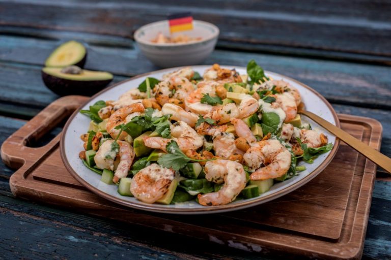 Garnalen avocado salade met geroosterde pinda's - Freshly Fish
